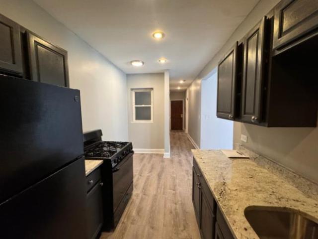 2 Br, 1 bath, Condo 5352 W Division