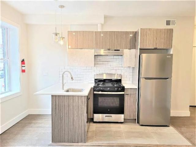 2 Br, 1 bath, Condo 535 Hawthorne Ave