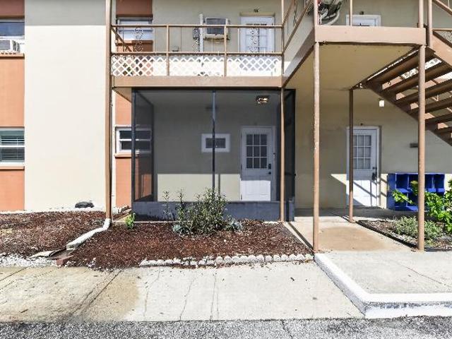 2 Br, 1 bath, Condo 5396 4th St N