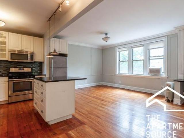 2 Br, 1 bath, Condo 540 West Surf St