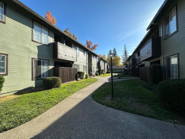 2 Br, 1 bath, Condo 5421 El Camino Ave