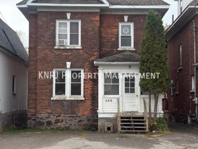 2 Br, 1 bath, Condo 543 Sherbrooke