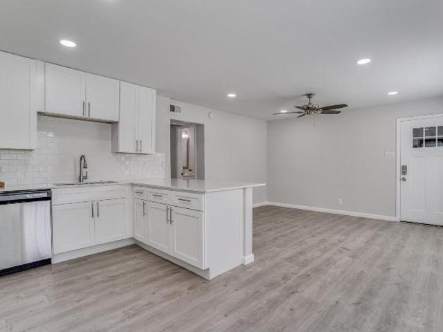 2 Br, 1 bath, Condo 5444 Gaston Ave