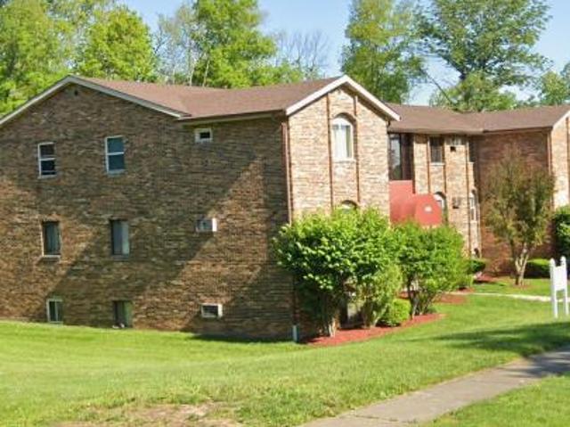 2 Br, 1 bath, Condo 5466 Camelot Dr