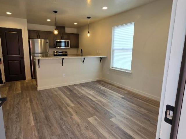 2 Br, 1 bath, Condo 551 1/2 Fern Ave