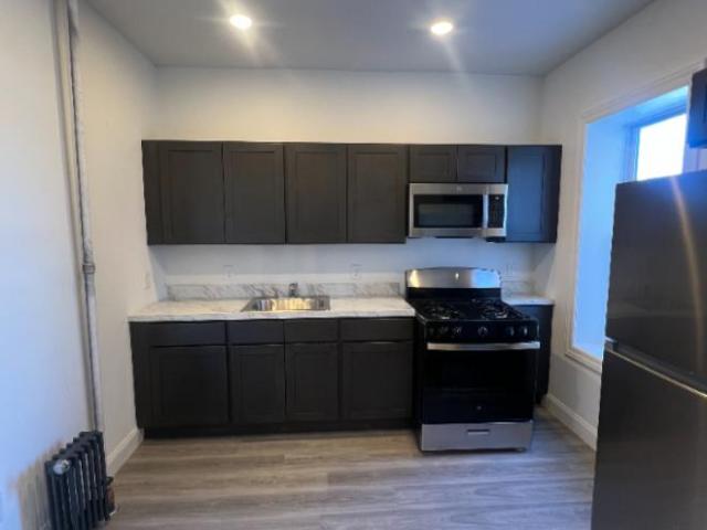 2 Br, 1 bath, Condo 559 Broadway