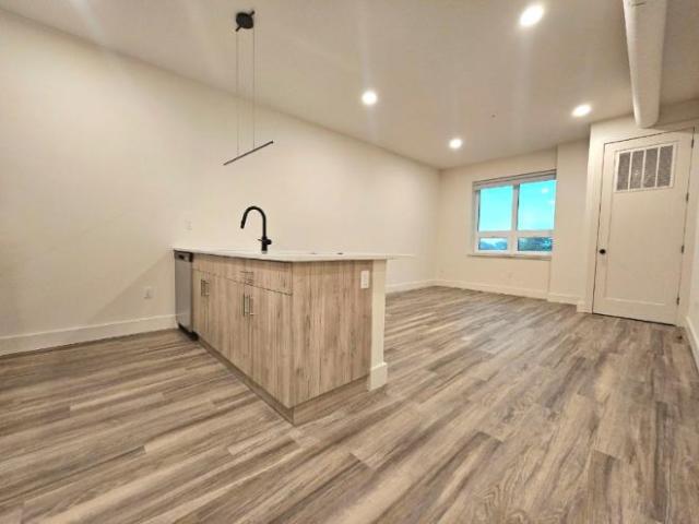 2 Br, 1 bath, Condo 55 Washington St