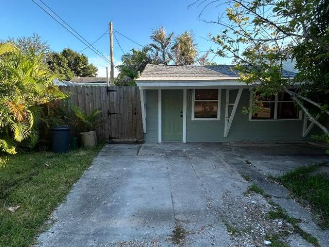 2 Br, 1 bath, Condo 5626 28th Ave S