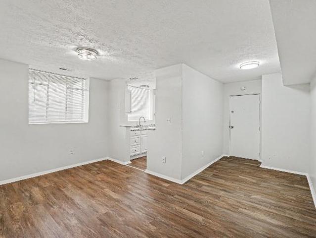 2 Br, 1 bath, Condo 562 Glenwood Ave