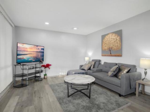 2 Br, 1 bath, Condo 5647 Gaston Ave