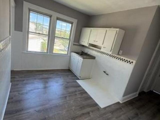 2 Br, 1 bath, Condo 565 E Elm St