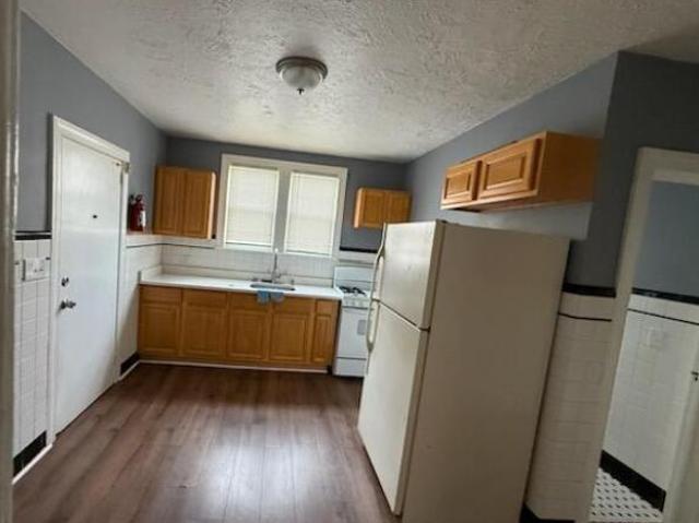 2 Br, 1 bath, Condo 565 E Elm St