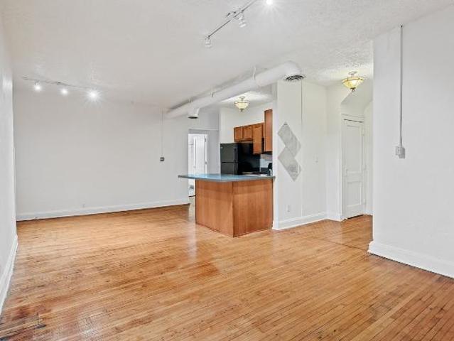 2 Br, 1 bath, Condo 5703 E Washington Street 10