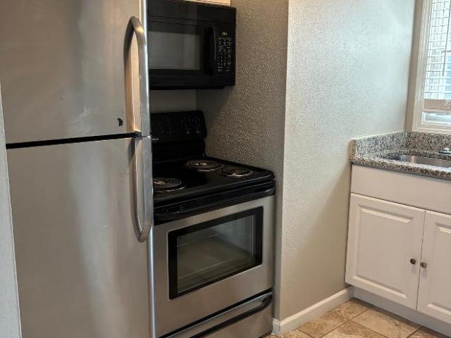 2 Br, 1 bath, Condo 5716 Phillips Ave