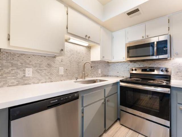 2 Br, 1 bath, Condo 5717 Smoke Ranch Rd