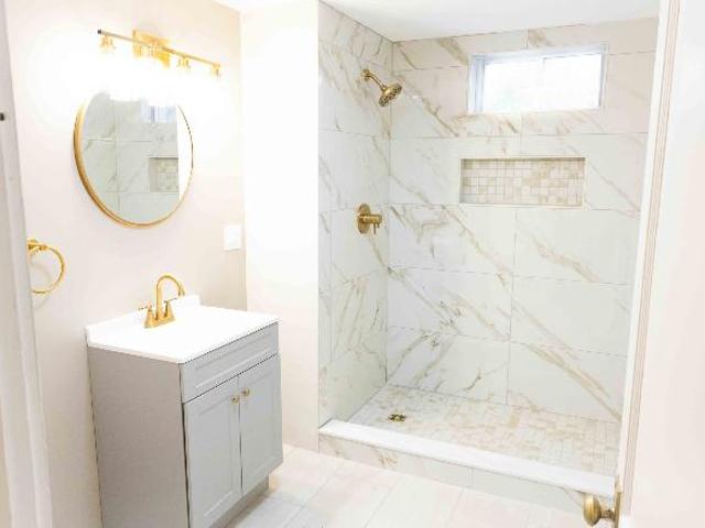 2 Br, 1 bath, Condo 576 Providence St