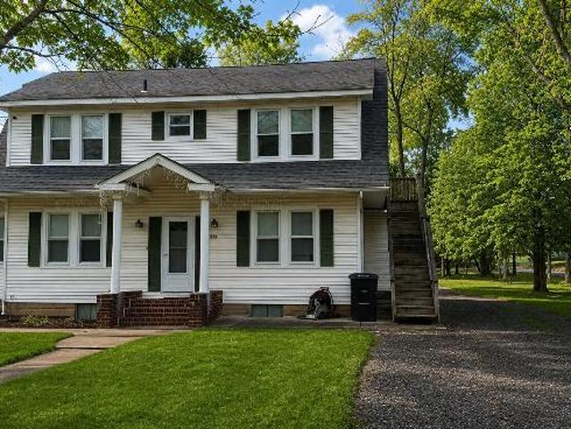 2 Br, 1 bath, Condo 579 13th St