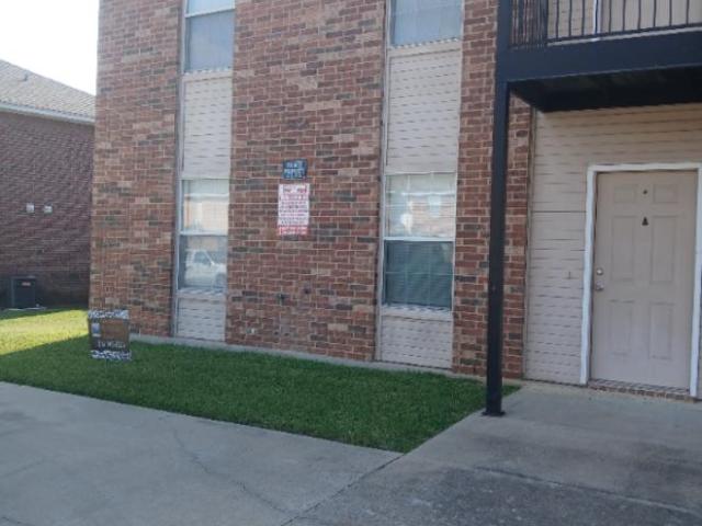 2 Br, 1 bath, Condo 5804 Redstone dr