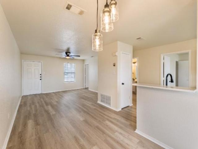 2 Br, 1 bath, Condo 5810 Redstone Dr