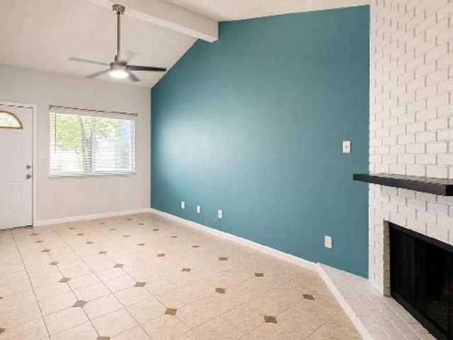 2 Br, 1 bath, Condo 5836 Palm Ave