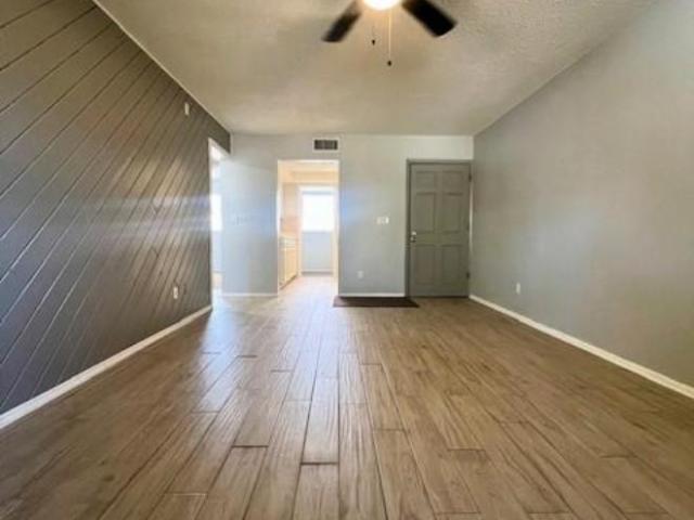 2 Br, 1 bath, Condo 5839 62nd Ave N