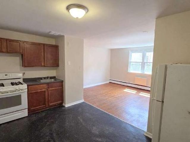 2 Br, 1 bath, Condo 5846 N Marvine St