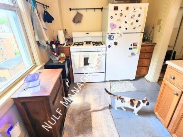2 Br, 1 bath, Condo 5854 Forbes Avenue