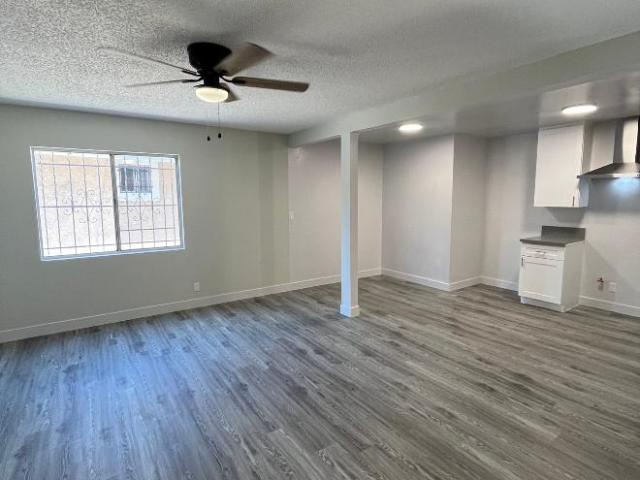 2 Br, 1 bath, Condo 5872 S Figueroa St