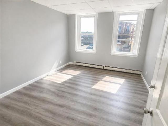 2 Br, 1 bath, Condo 587 N 6th St