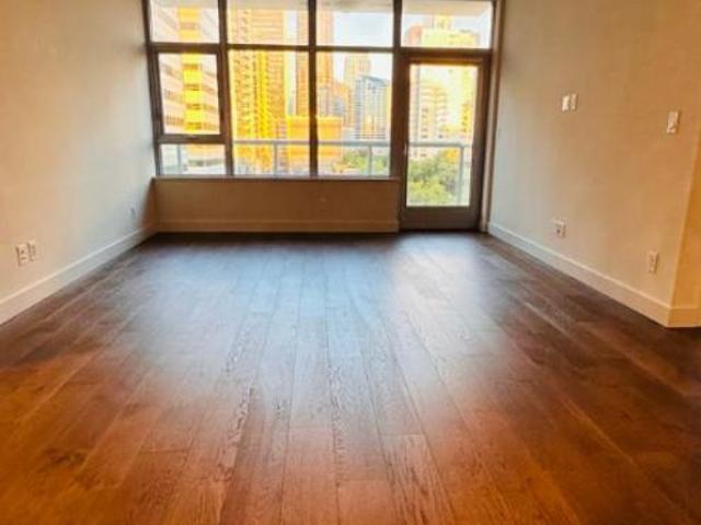 2 Br, 1 bath, Condo 588 Bell Street