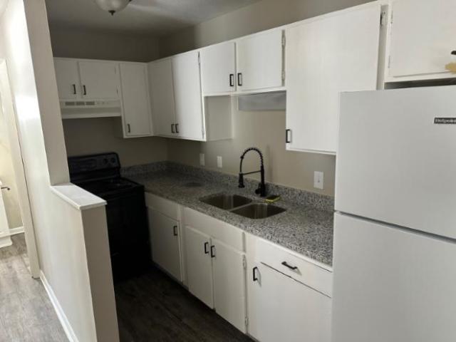 2 Br, 1 bath, Condo 5900 Erica Ct
