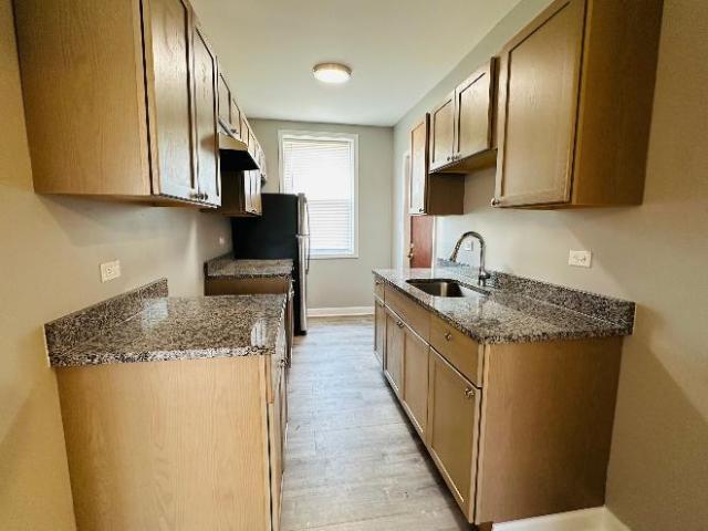 2 Br, 1 bath, Condo 5901 Huron