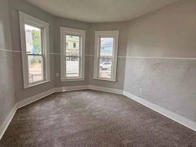 2 Br, 1 bath, Condo 5912 Prosser Ave