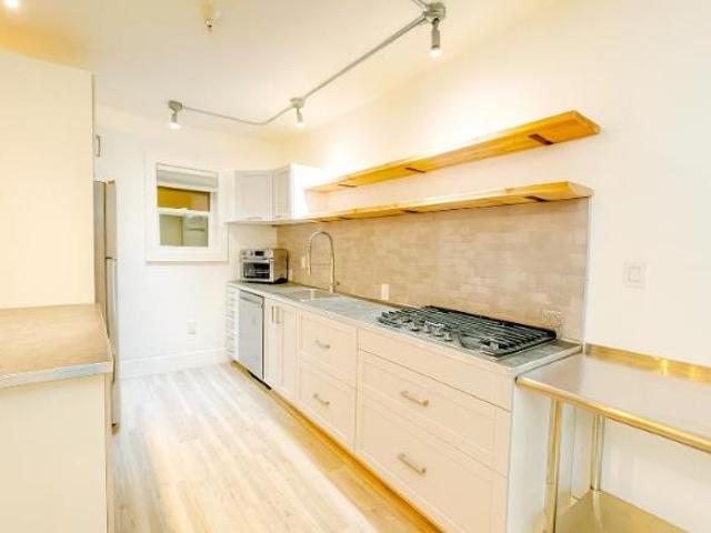 2 Br, 1 bath, Condo 592 Silva Ave