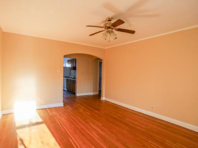 2 Br, 1 bath, Condo 5933 Northwest Highway