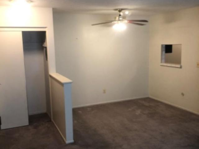 2 Br, 1 bath, Condo 5950 Andrews Rd