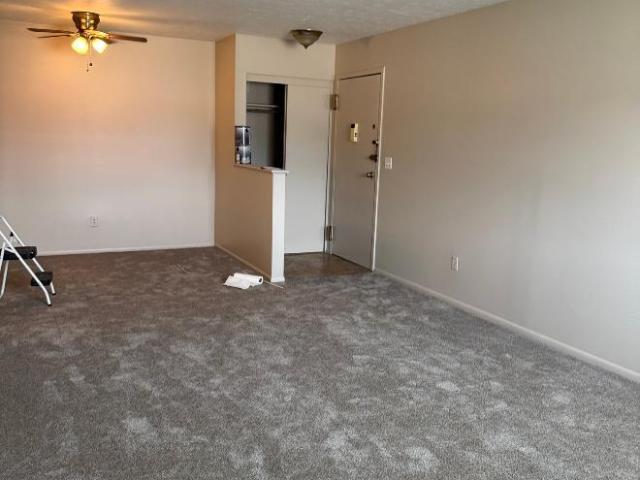 2 Br, 1 bath, Condo 5950 Andrews Rd