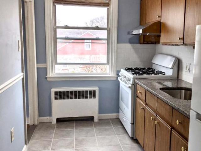 2 Br, 1 bath, Condo 601 Glenview St