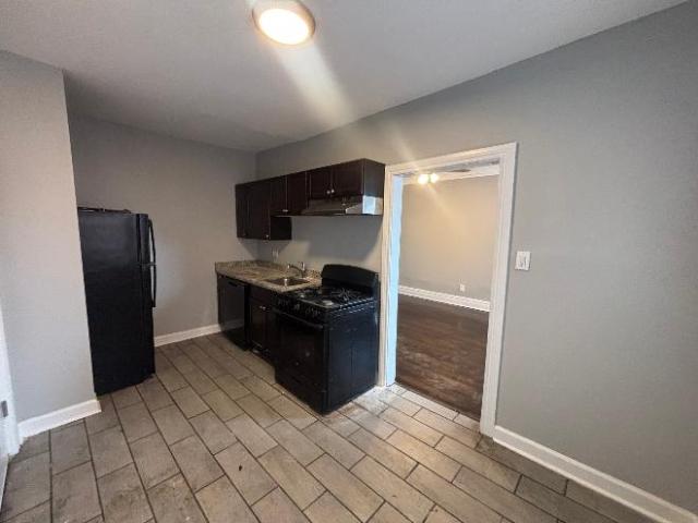 2 Br, 1 bath, Condo 6055 S Troy Ave