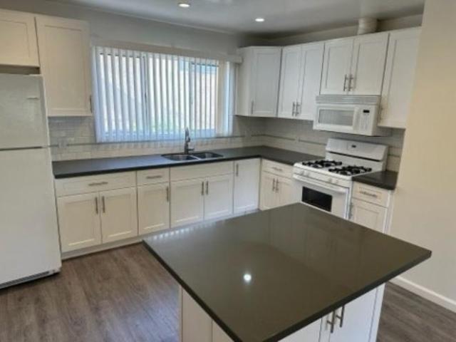 2 Br, 1 bath, Condo 6060 La Prada