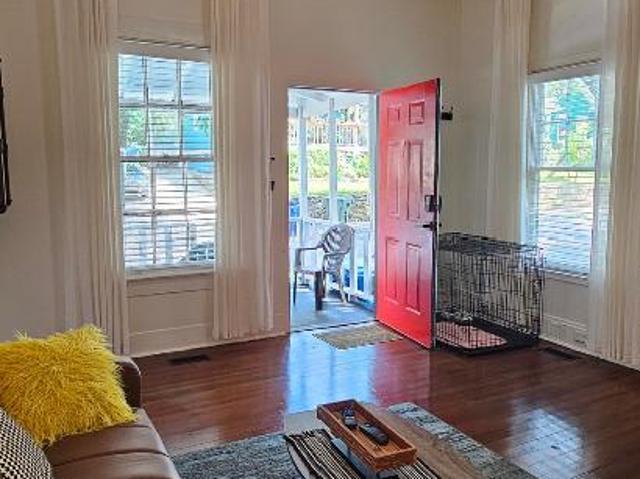 2 Br, 1 bath, Condo 607 Gaskill St SE