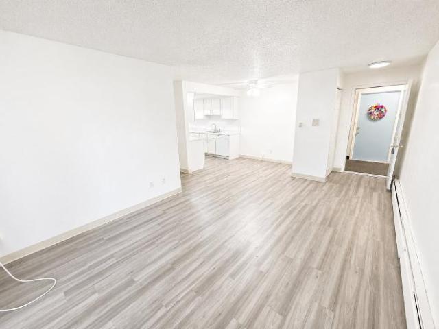 2 Br, 1 bath, Condo 6087 Wadsworth Blvd