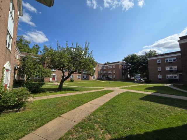2 Br, 1 bath, Condo 60 White Horse Pike