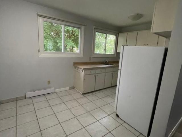 2 Br, 1 bath, Condo 60 Southend Cres Unit 4