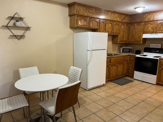 2 Br, 1 bath, Condo 610 San Antonio Ave