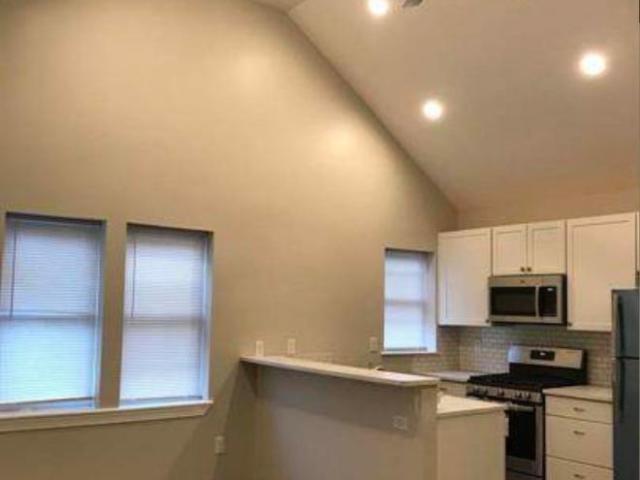 2 Br, 1 bath, Condo 6135 Macbeth Drive
