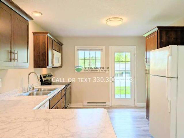 2 Br, 1 bath, Condo 6157 Kemary Ave SW