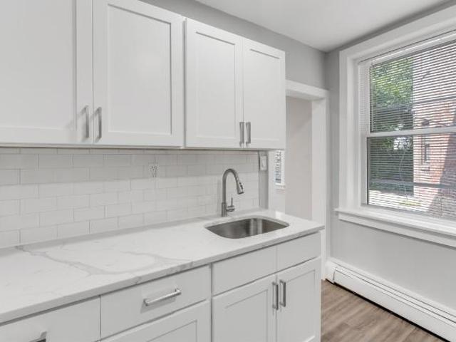 2 Br, 1 bath, Condo 615 E Vernon Road