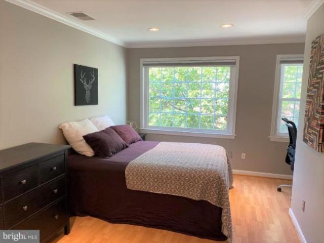 2 Br, 1 bath, Condo 617 N Henry St
