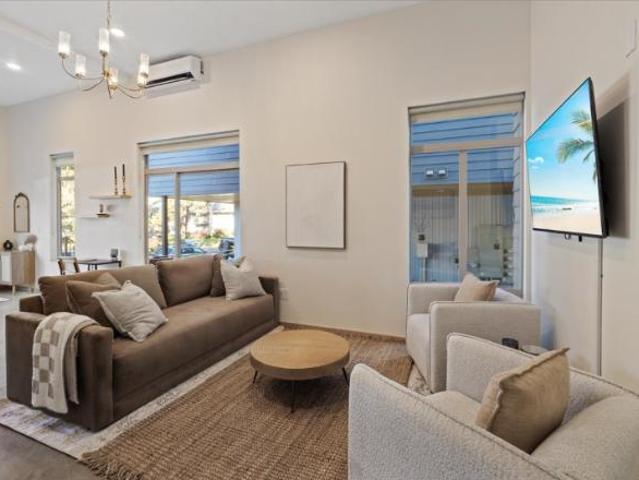 2 Br, 1 bath, Condo 617 S Adams St